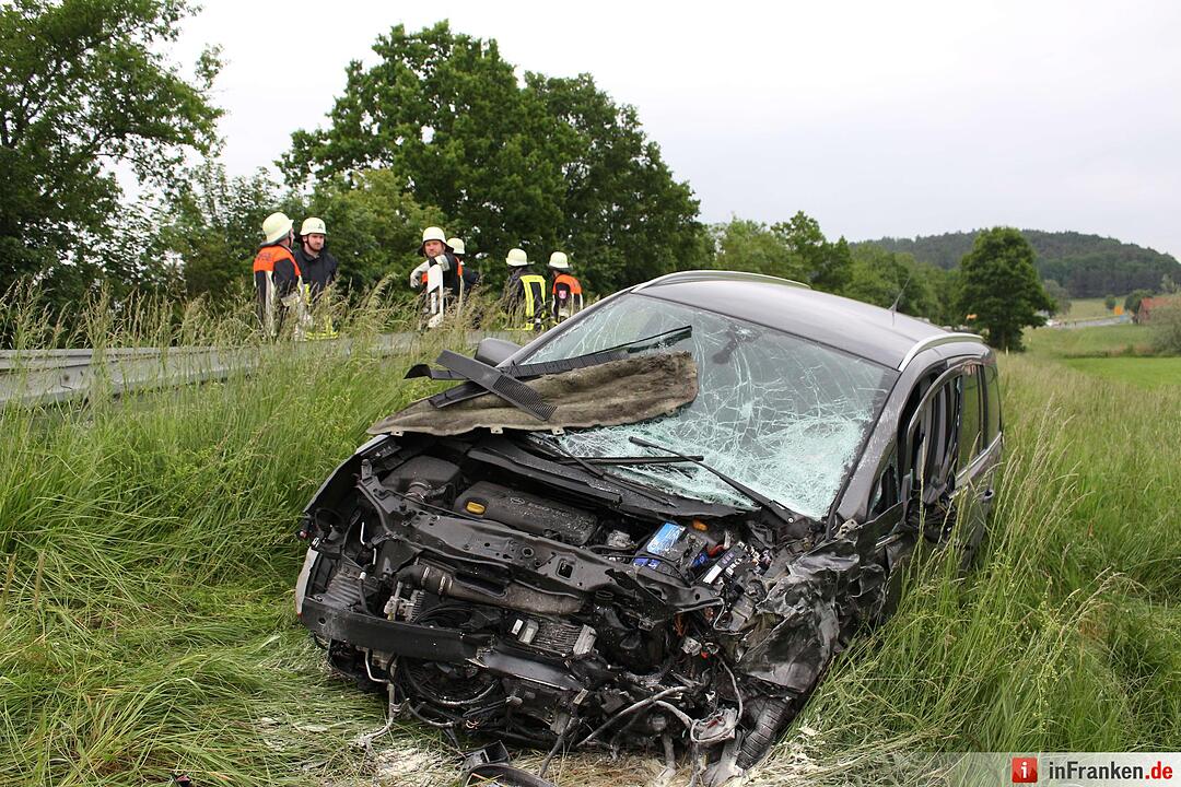 Sechs Verletzte bei Unfall nahe Reichenbach - Bildergalerie