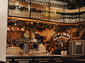 Nürnberger Wirtshaus Tucher-Bräu am Opernhaus feiert Neueröffnung