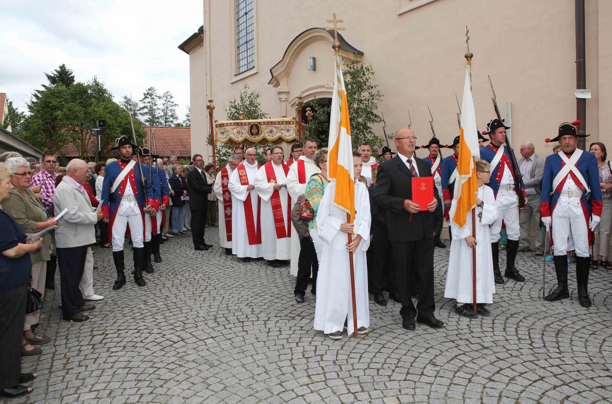 Tausende pilgern zum Blutsfest nach Burgwindheim