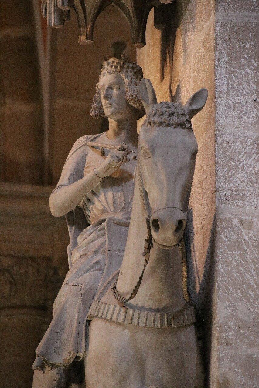 Der Bamberger Reiter: Eine imposante Skulptur, die Besucher in den Bann ...