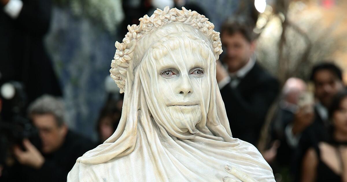 Heidi Klum erstaunt auf Gala mit Statue-Outfit - "Ist das dein Ernst?"