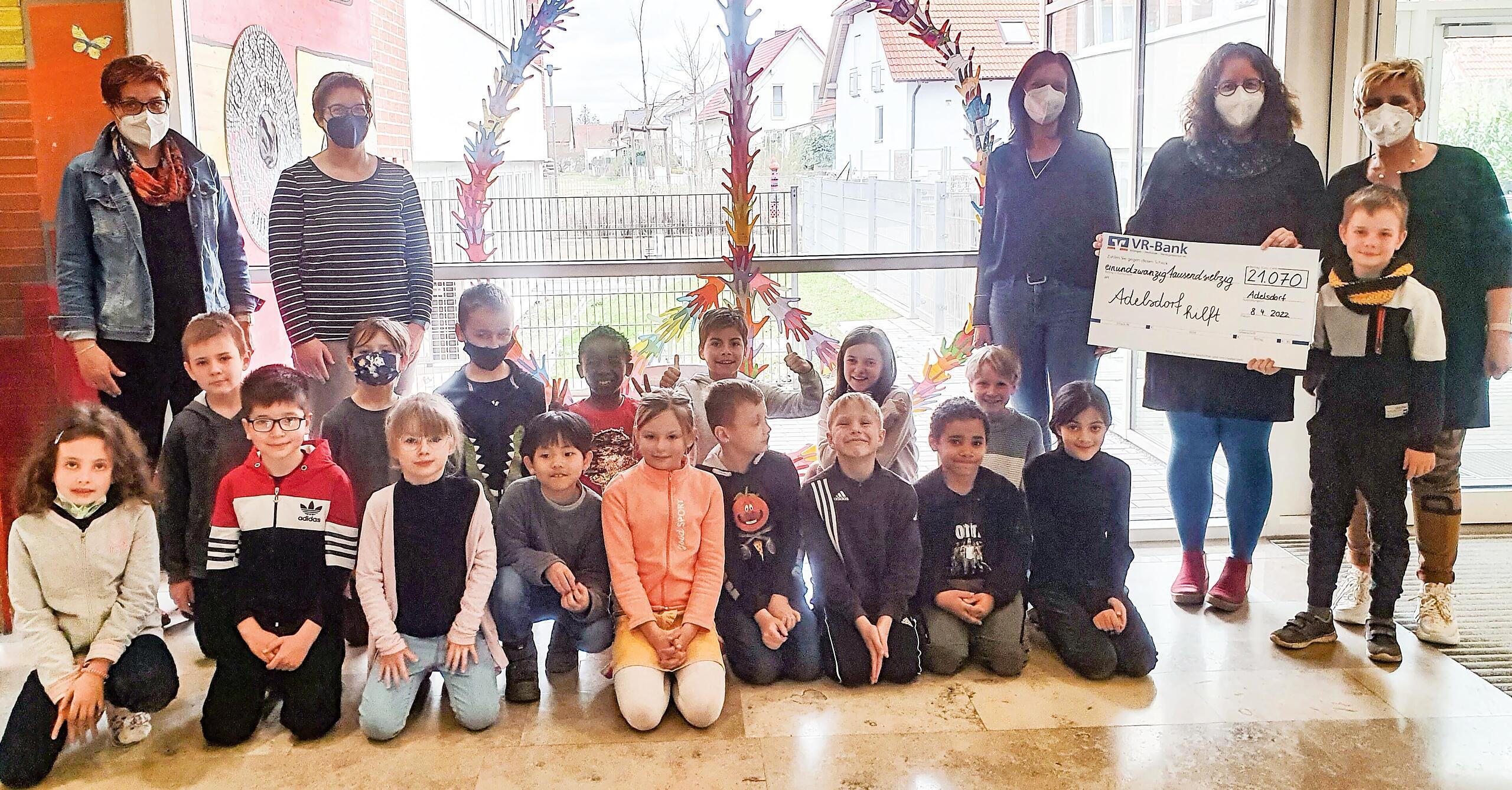 Adelsdorfer Schüler erlaufen 21.070 Euro für den Frieden