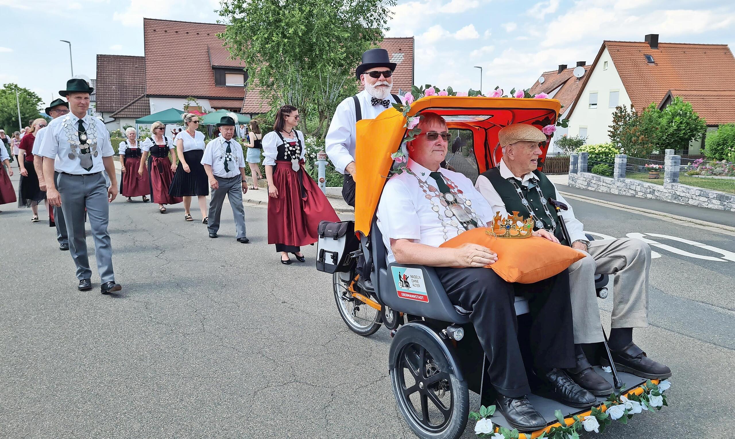 Mit der Rikscha zum Schützenfest gefahren