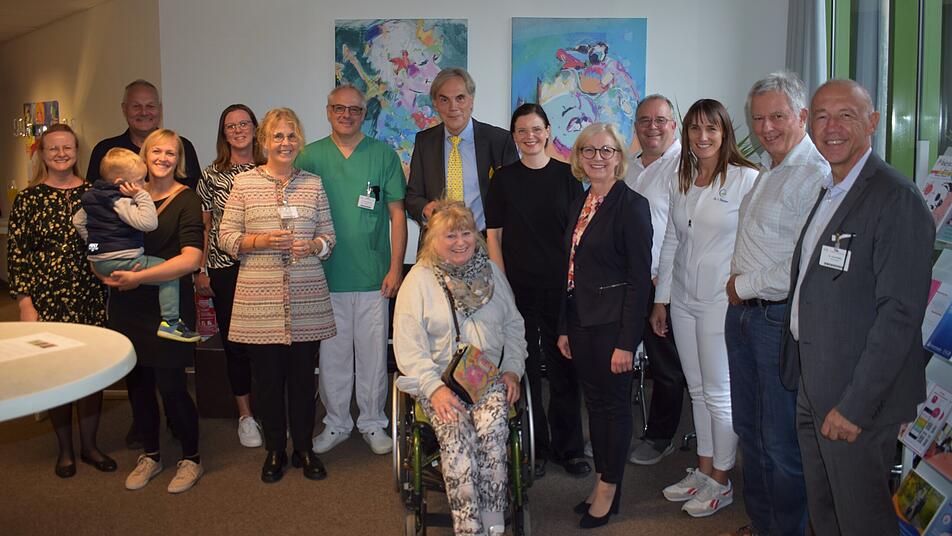 Kitzingen: Brustkrebszentrum stellt "weibliche Gegenwartskunst" aus ...