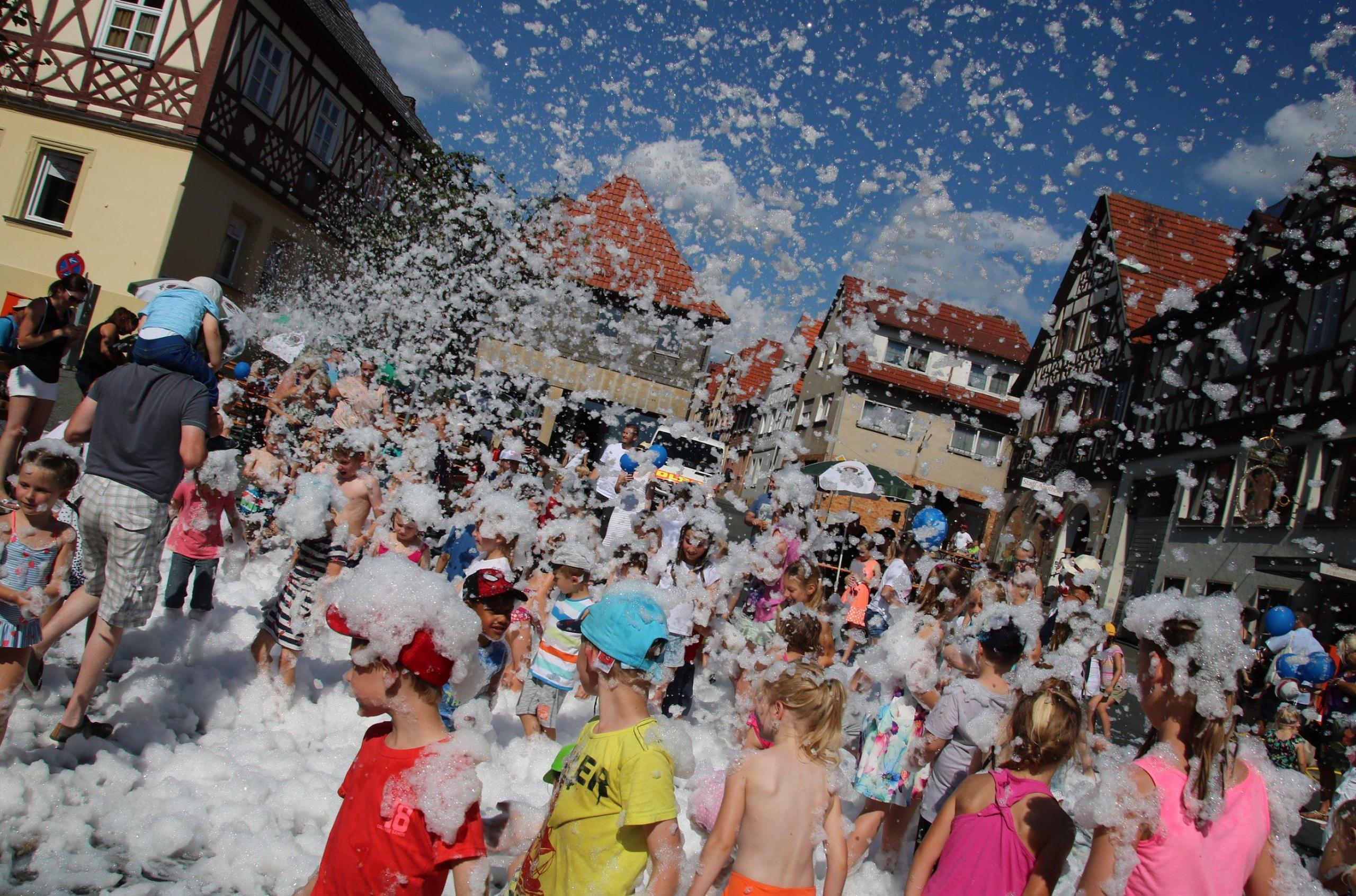 Schaumparty machte Kinder glücklich