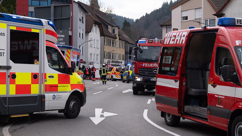 Schramberg: Mutter und Sohn (3) sterben bei Lkw-Unfall ...