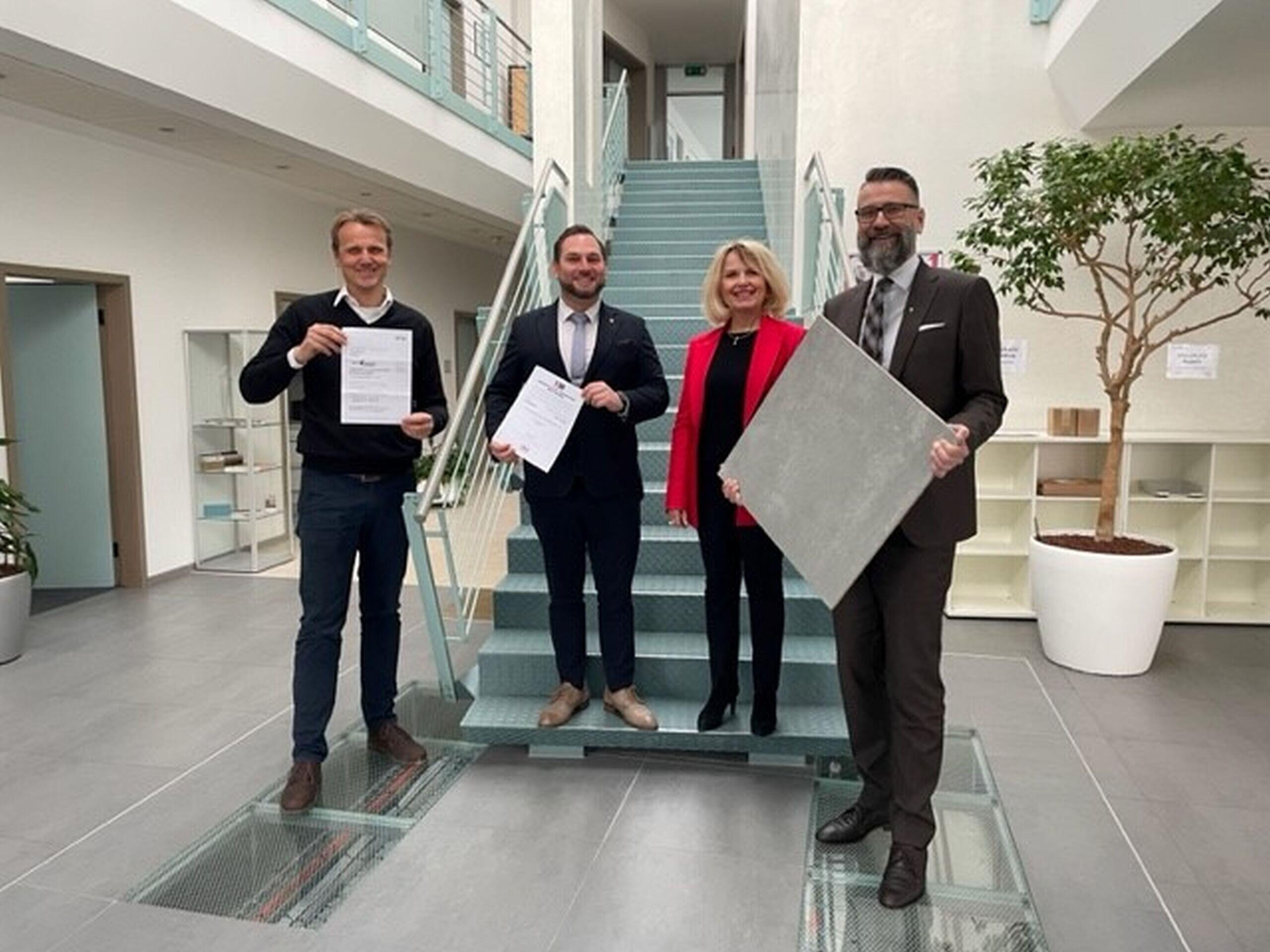 Dettelbach: "Wirtschaftliches Recycling" - Landrätin und Bürgermeister ...