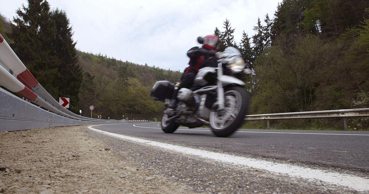 Unfall auf der B85 bei Kronach: Motorradfahrschüler wird schwer verletzt