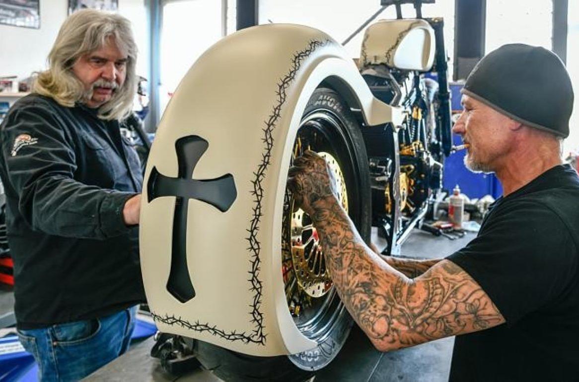 Ein Motorrad für Franziskus: Würzburger bauen eine Harley mit ...