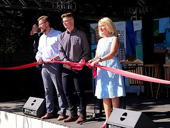 Einweihung der Freilichtbühne am Schulfest des LSH