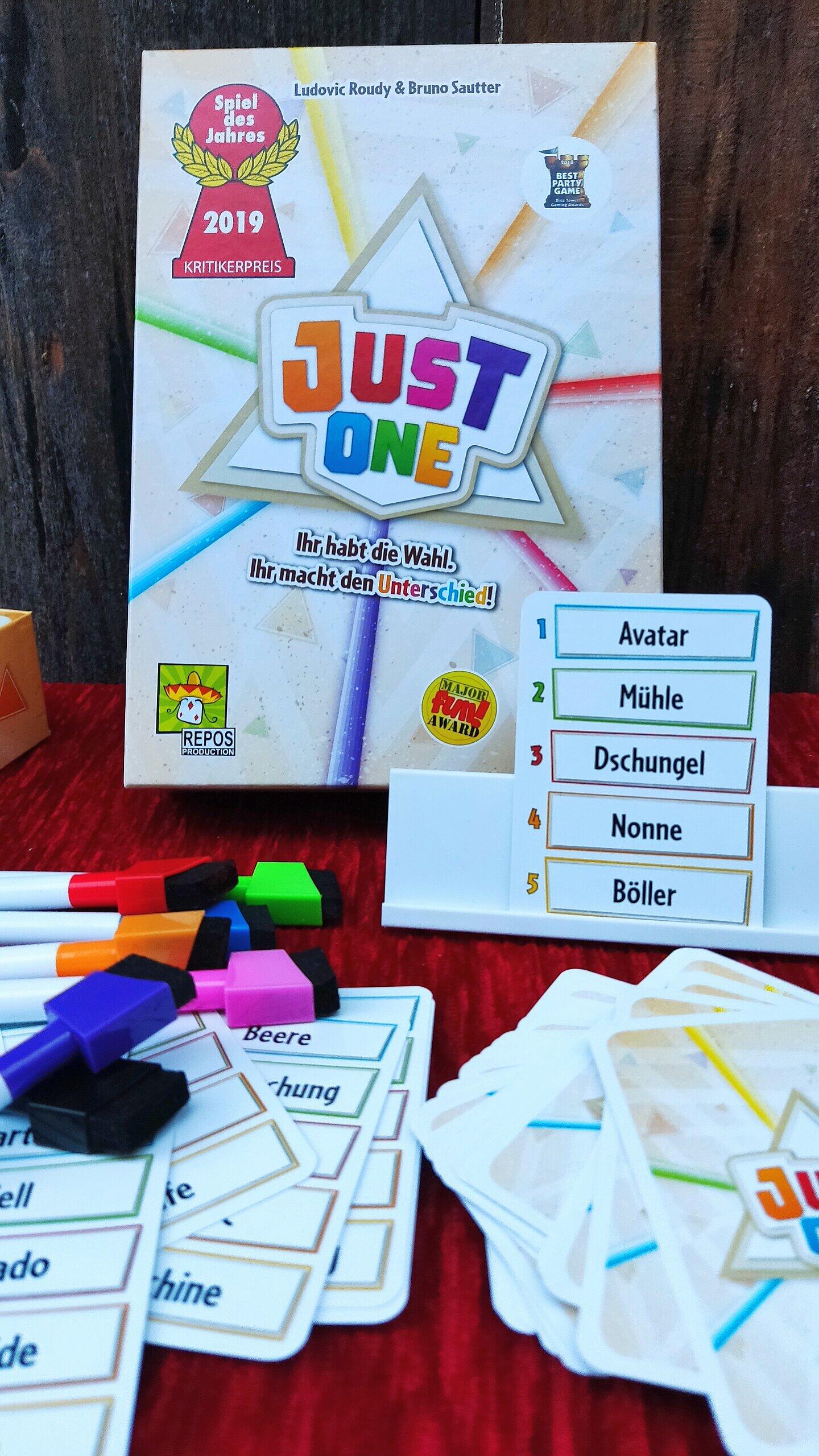 Spiele-Test "Just One": Das wohl beste kooperative Partyspiel - so ...