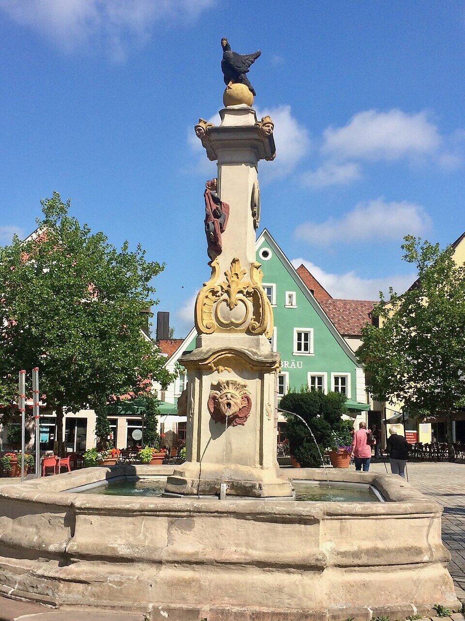 Brunnengeschichten: Sehenswerte Brunnen in Roth - die Stadt in einem ...