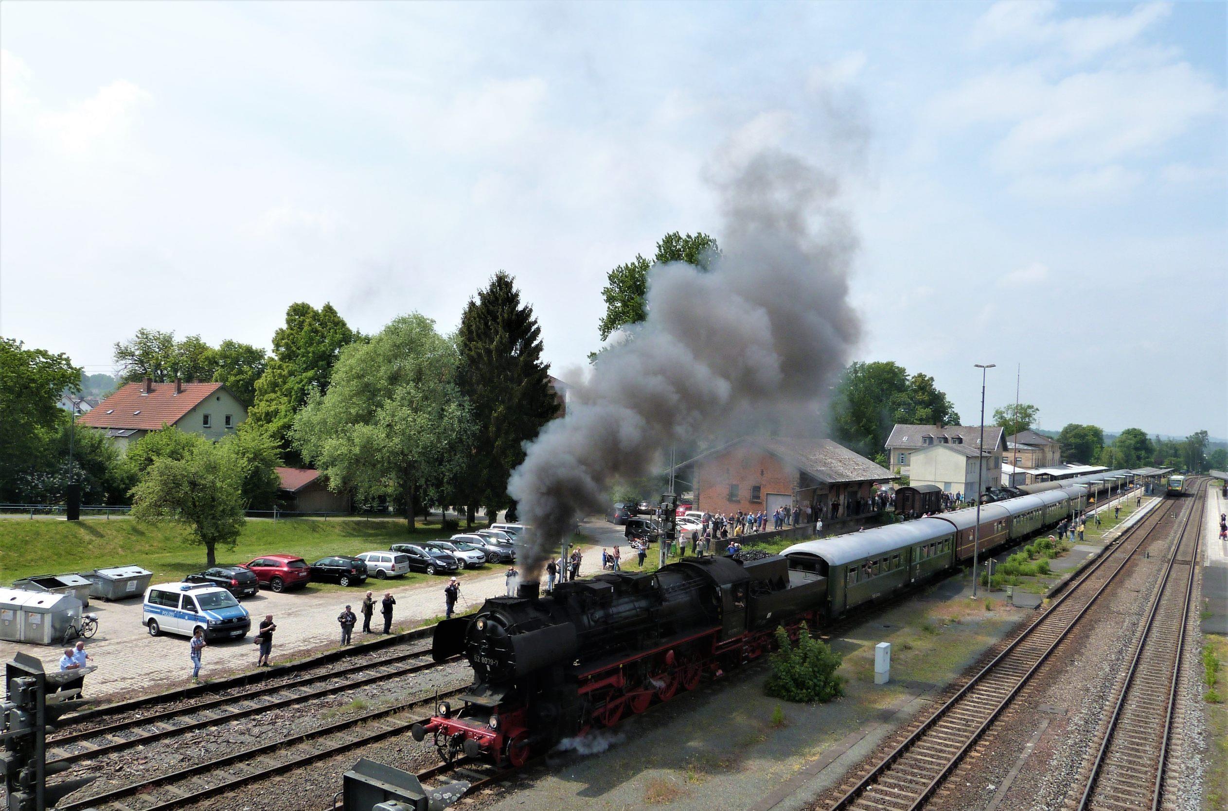 Eisenbahner-Nostalgie in Neuenmarkt: Zeitreisen mit der Dampflok