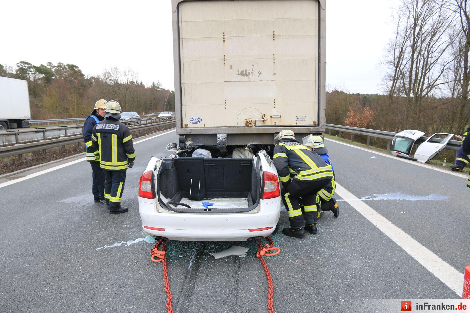 Bilder von: Lkw-Unfall auf der A3 bei Erlangen