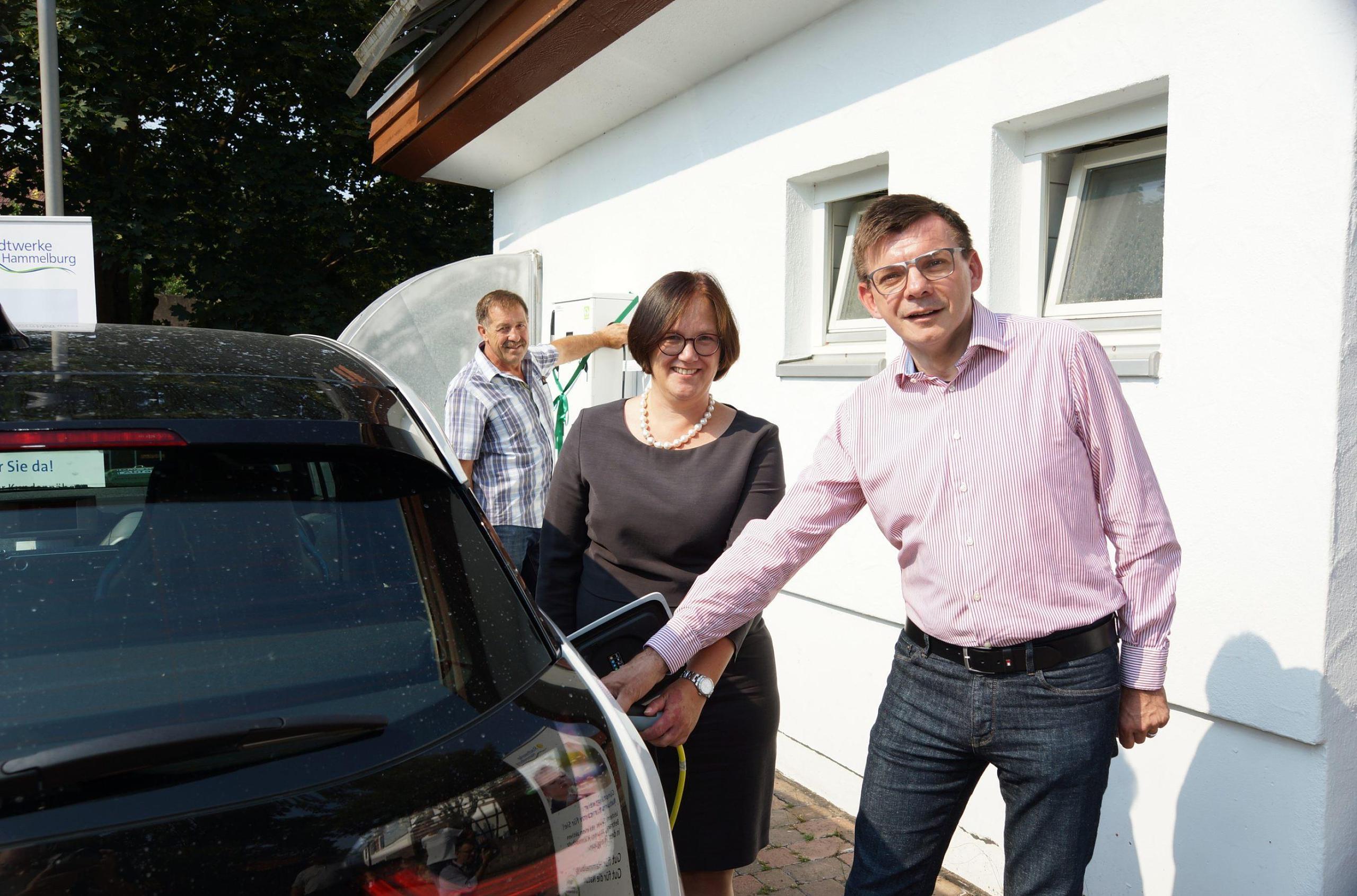 Strom tanken auf dem Parkdeck