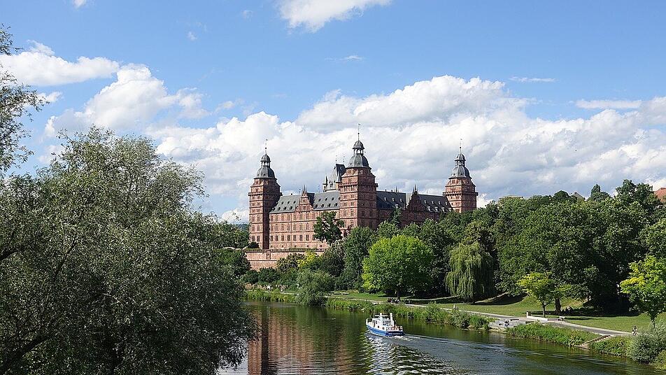 Die Willigisbrücke: Aschaffenburgs architektonisches Highlight am Flussufer