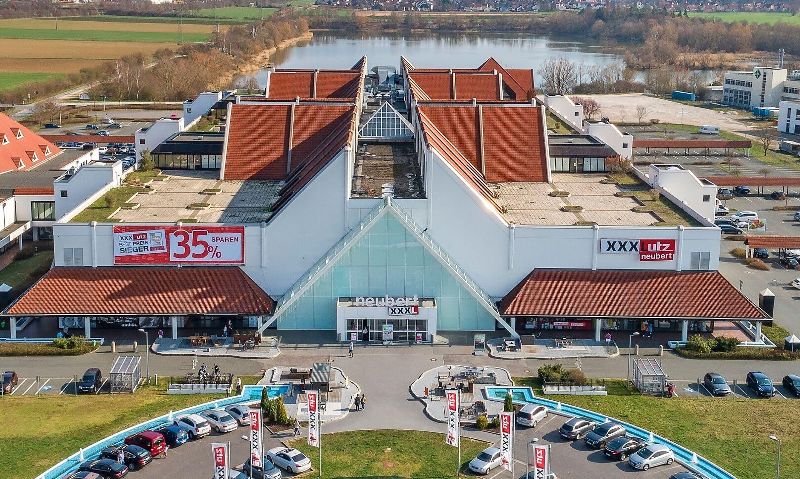 Hirschaid: XXXLutz-Neubert schaltet Rolltreppen ab - "bitten um ...