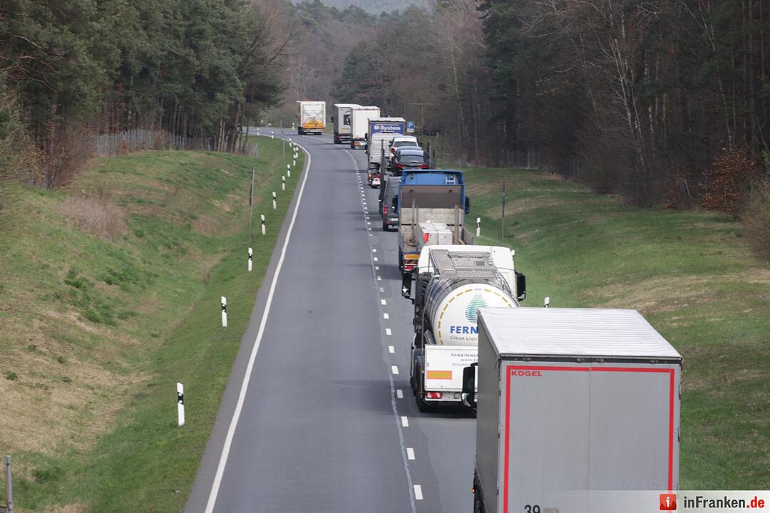 Lkw-Unfall auf A3: Vollsperrung - Bildergalerie
