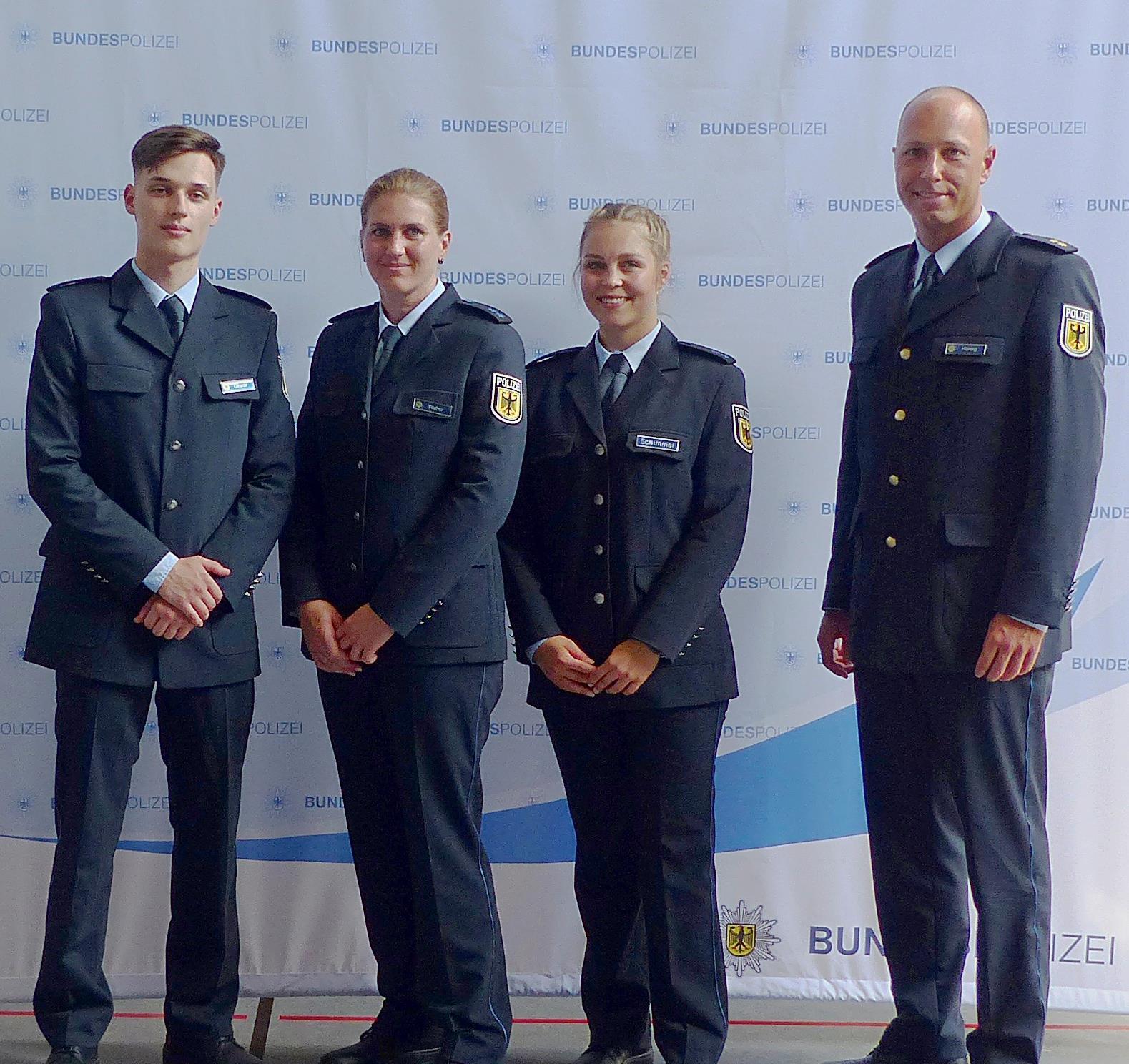 65 Neue nach "Schattenboxen gegen die Kamera"