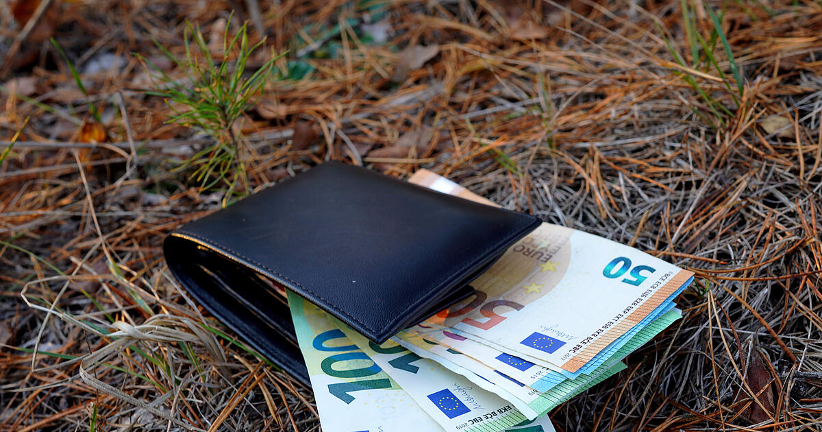 Triefenstein: Ehrlicher Finder übergibt prall gefüllte Brieftasche an ...