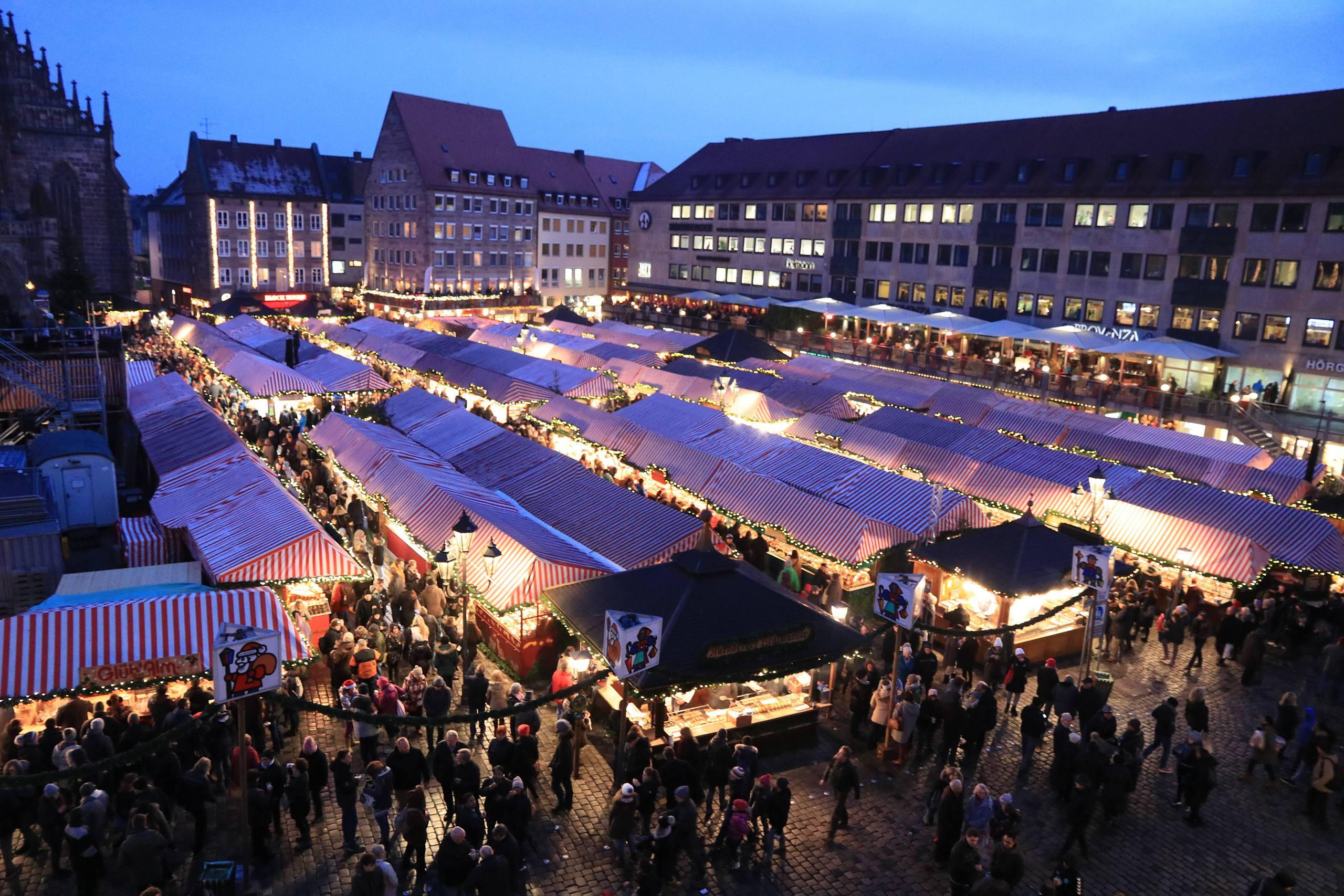 Bilder von: Nürnberger Christkindlesmarkt - der Eröffnungstag