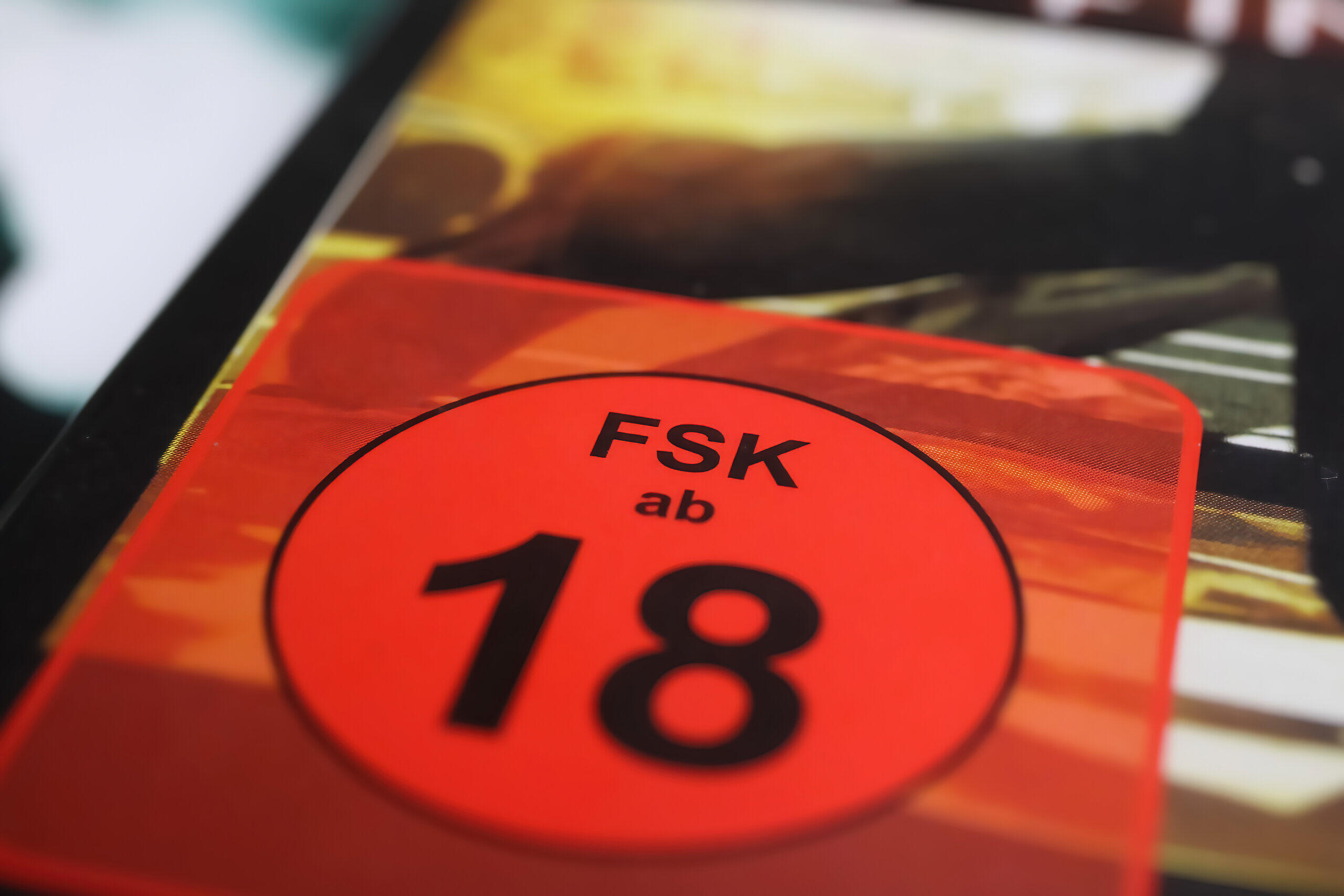 Altersfreigabe bei Filmen und Spielen: Was steckt hinter FSK, USK und ...