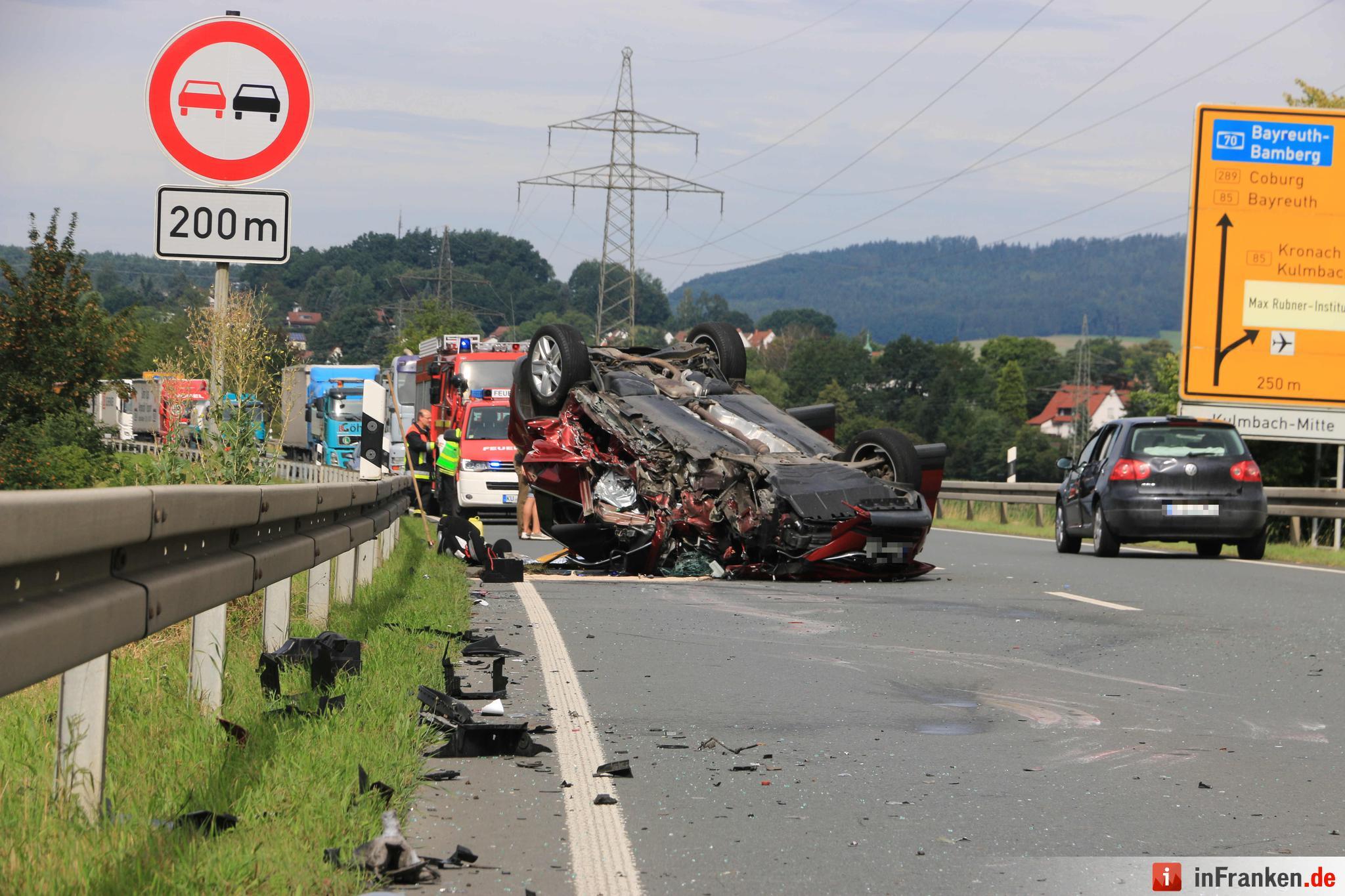 Bilder von: Schwerer Unfall in Kulmbach: Auto überschlägt sich auf B289
