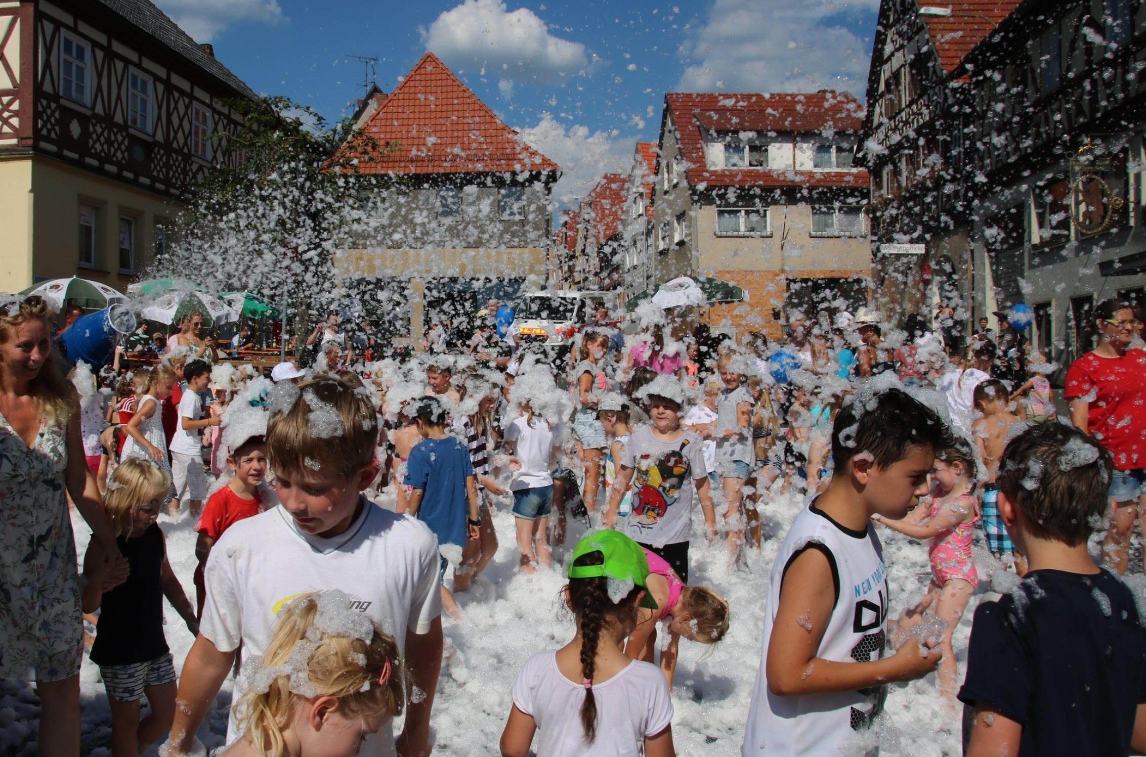 Schaumparty machte Kinder glücklich