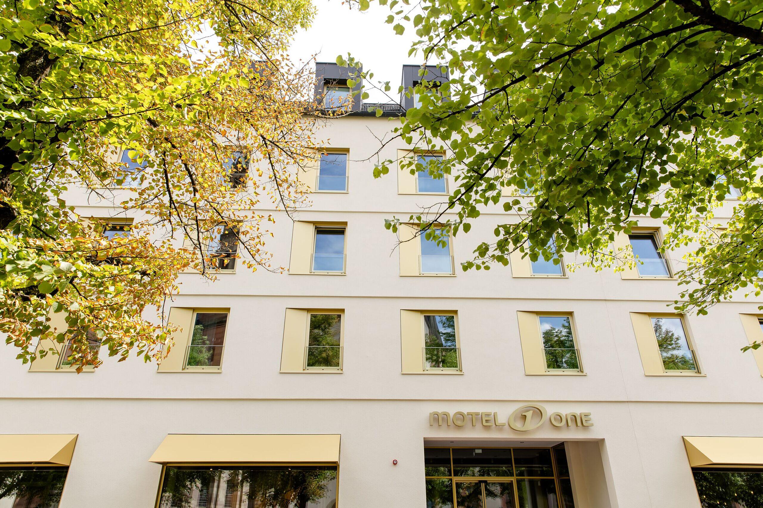 Erstes "Motel One" in Würzburg eröffnet: Einrichtung "passend zur Lage ...