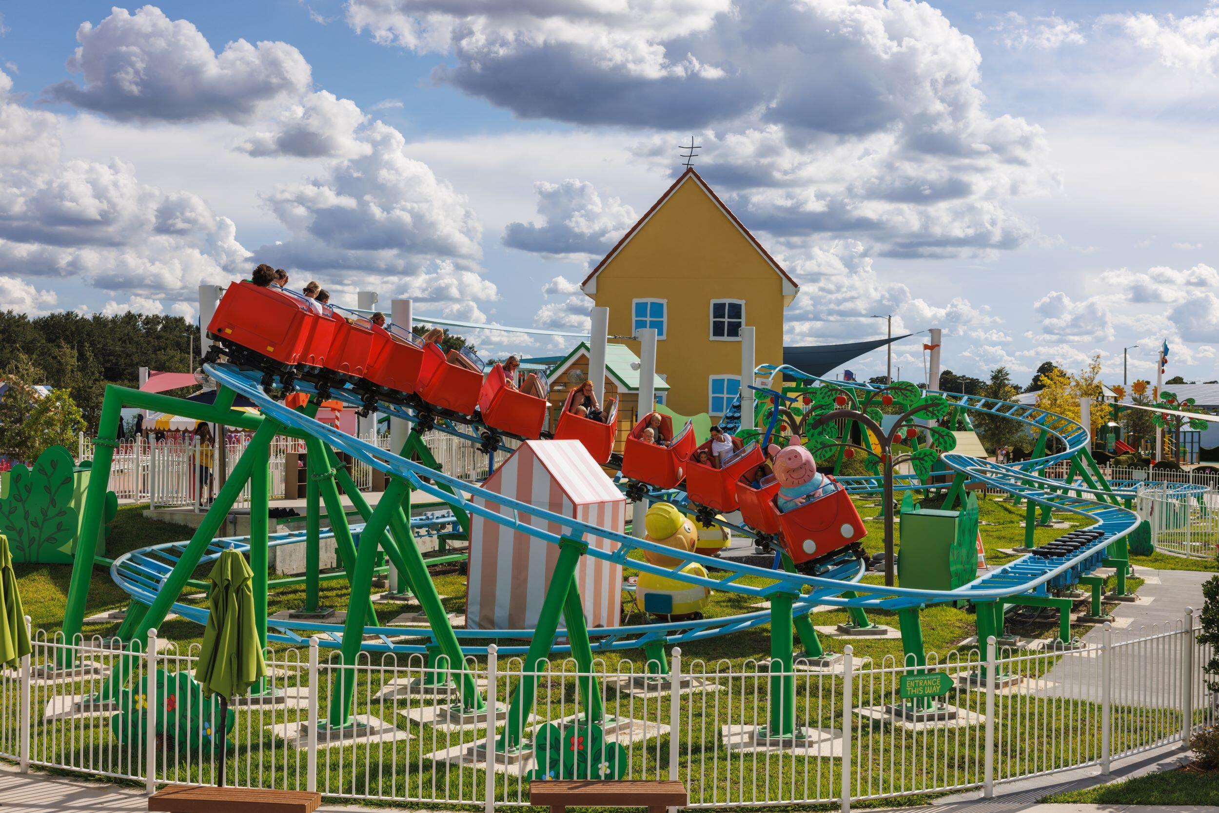 Peppa-Wutz-Freizeitpark eröffnet - Infos zu Tickets, Attraktionen und ...