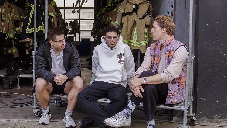 ARD-Reporter bekommt aus extremer Böller-Szene zu hören: "Gibt mir ein ...