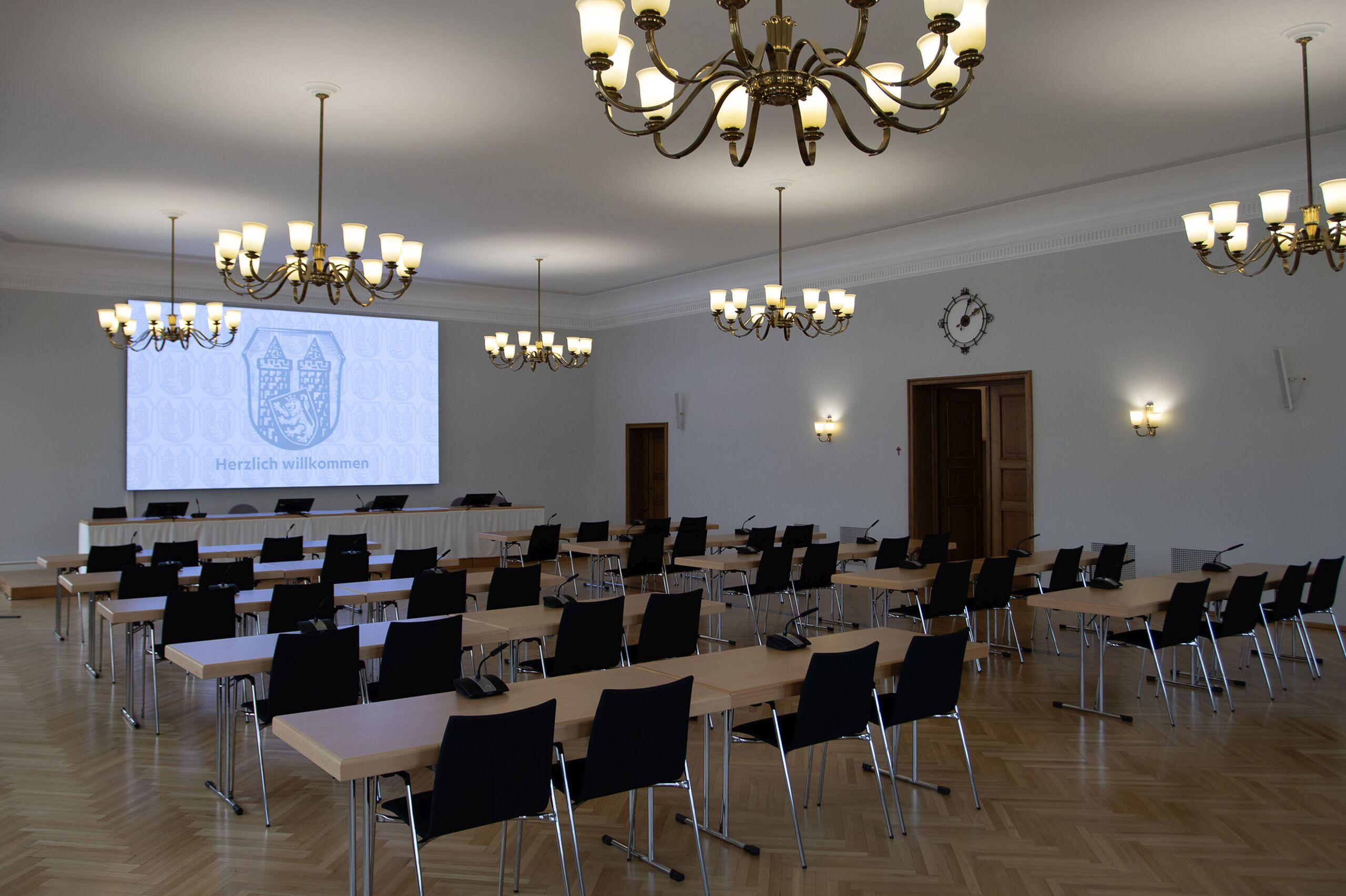 Hof: Großer Sitzungssaal neu gestaltet - so sieht er nun aus