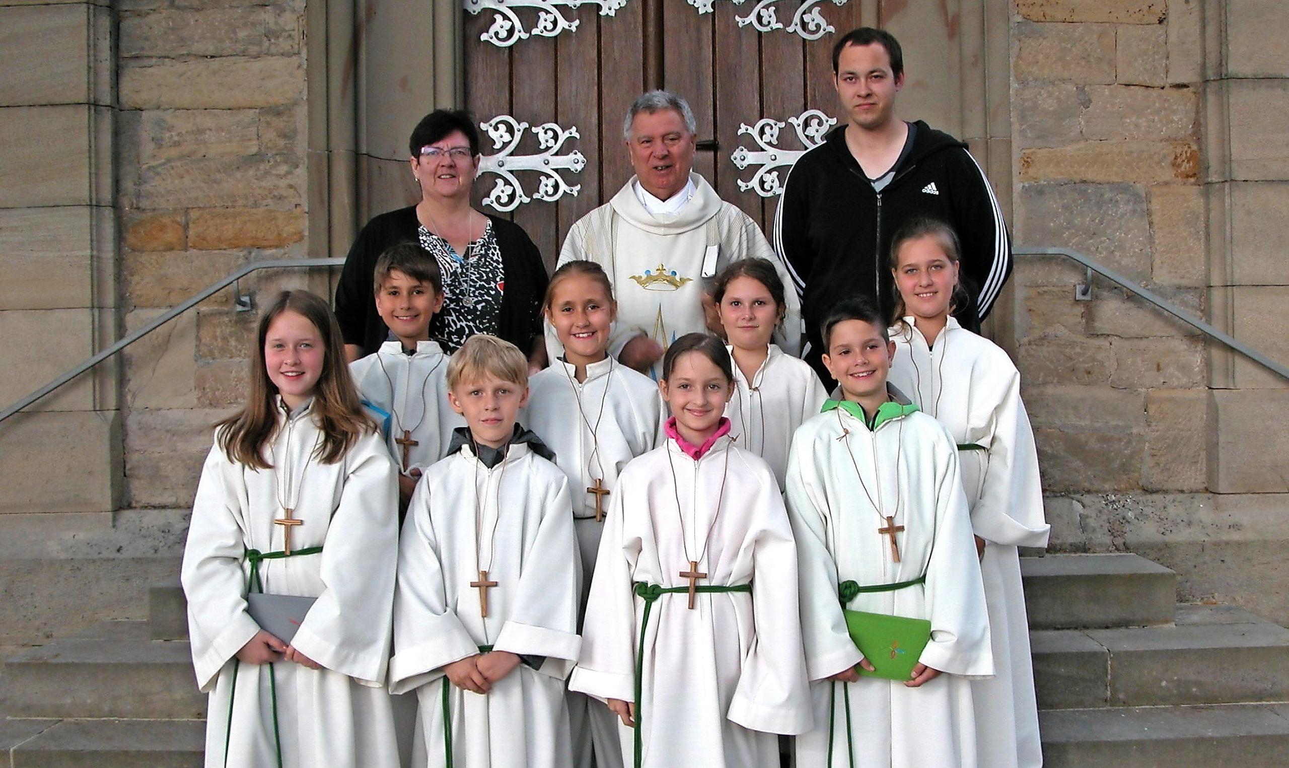 Neue Ministranten im Dienst