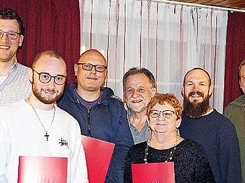 Genossen feiern und ehren