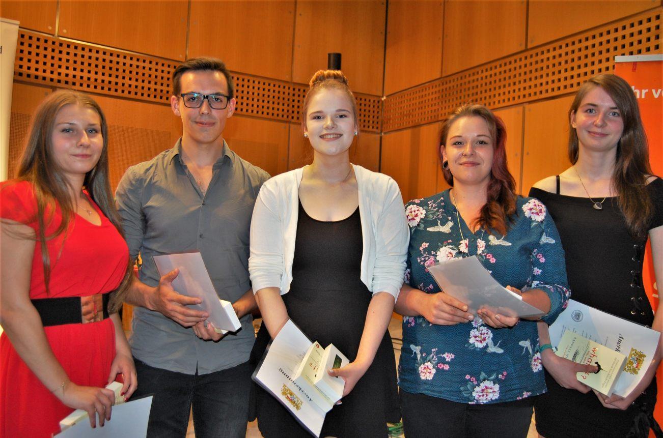 Jungkaufleute und Verkäufer feierten ihren Abschluss in Bad Kissingen