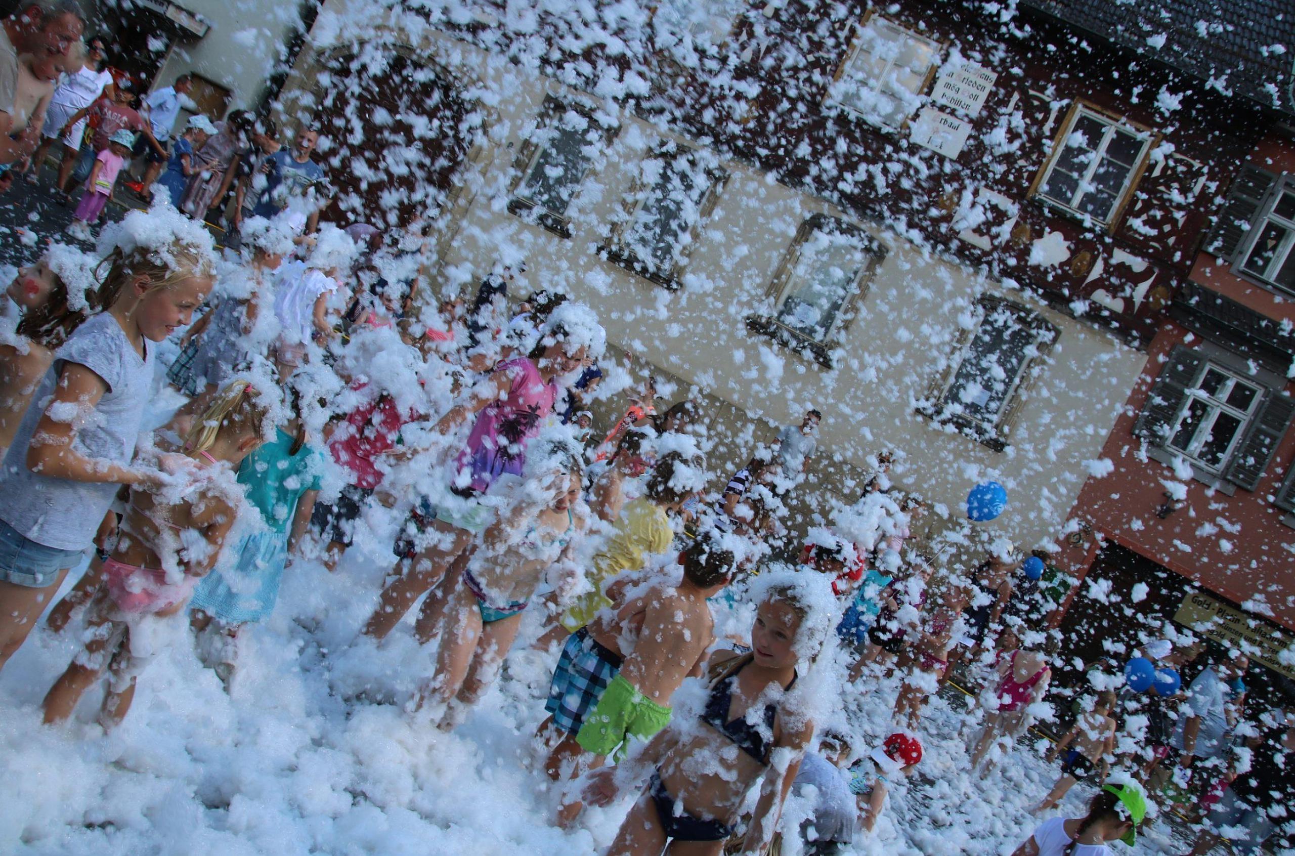 Schaumparty machte Kinder glücklich