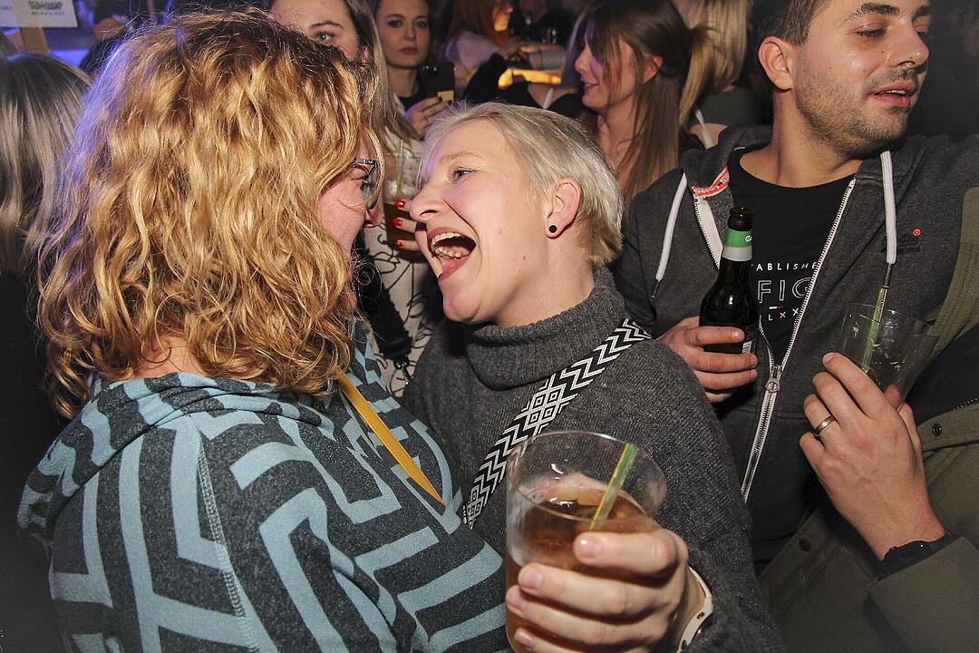 Bilder von der XXL-Party mit Tollhaus in Unterrodach - Bildergalerie