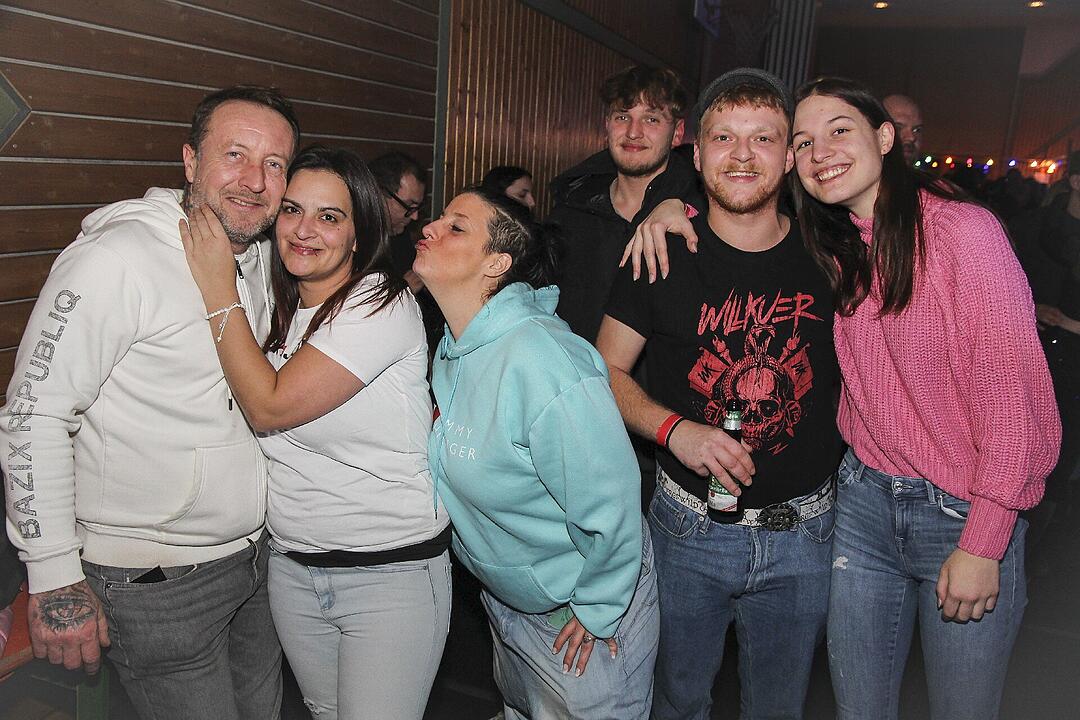 Bilder von der XXL-Party mit Tollhaus in Unterrodach - Bildergalerie