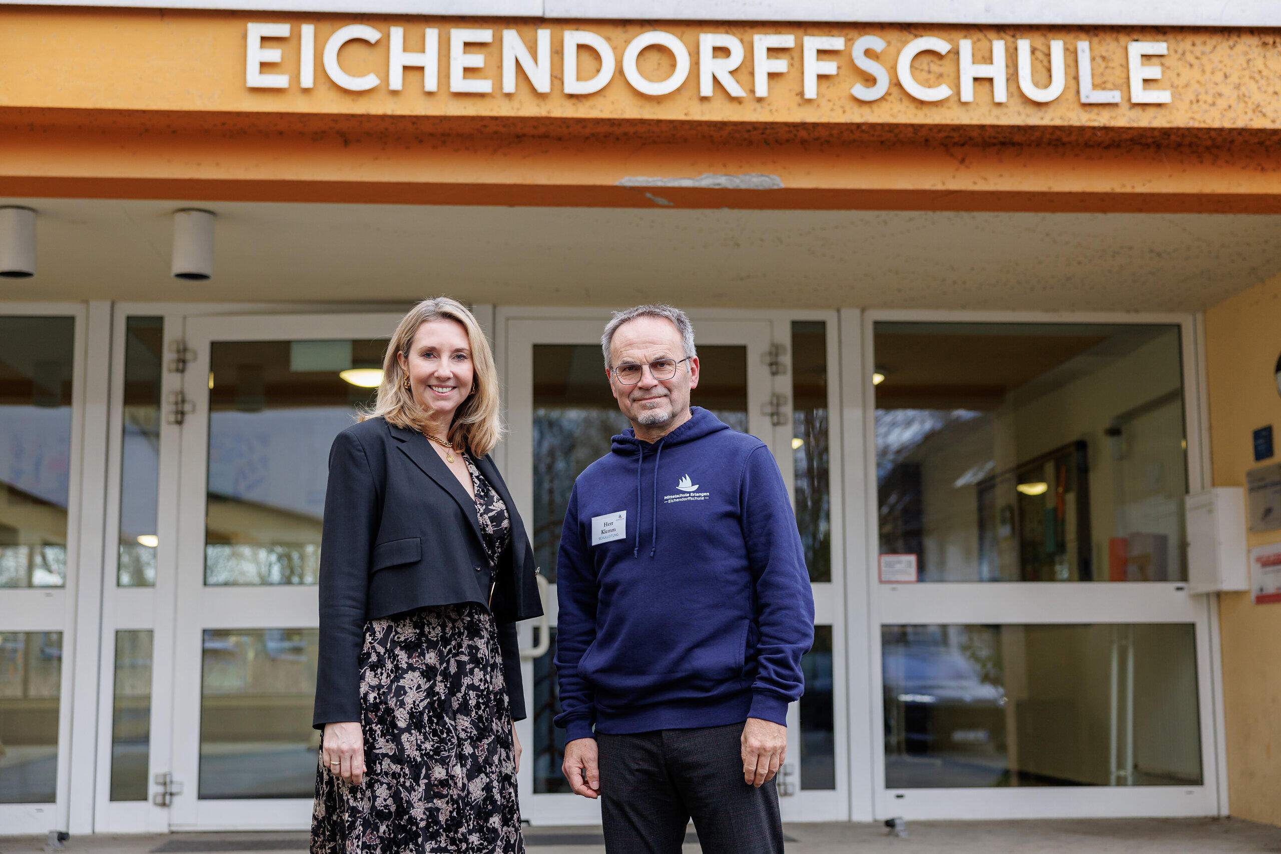 Erlangen: Kultusministerin besucht beste Schule Deutschlands 2023 ...