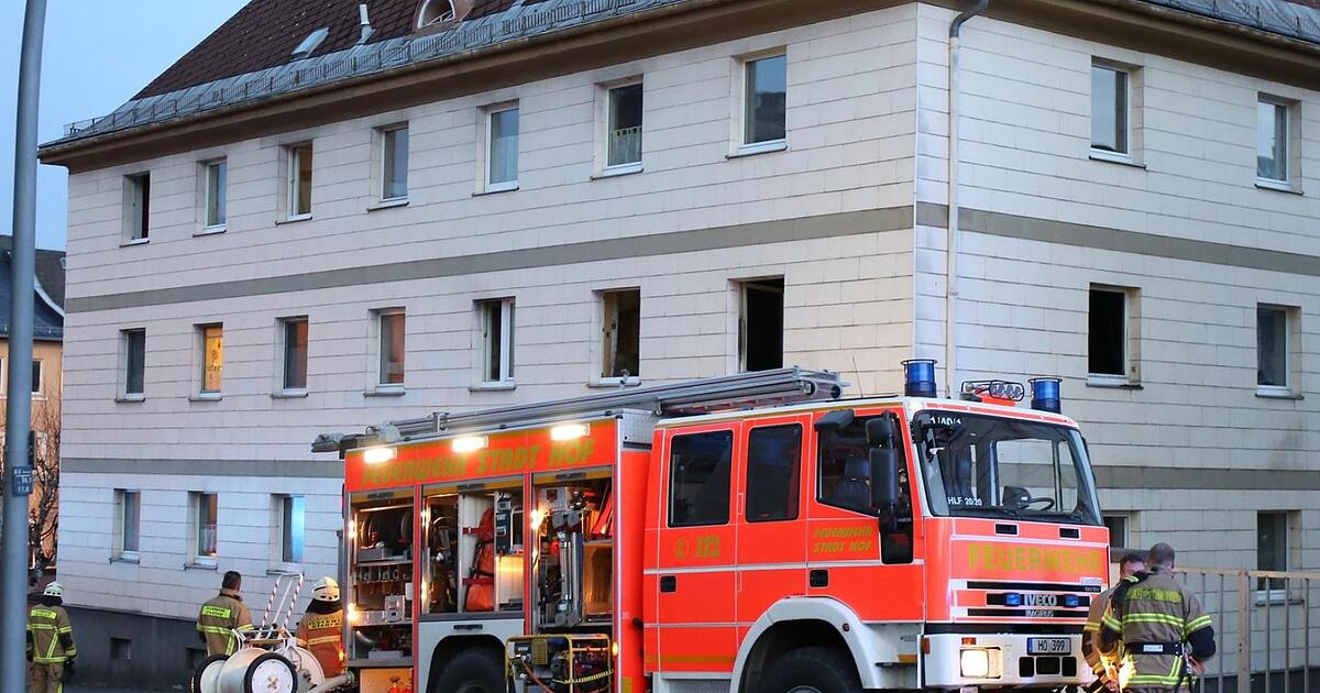 Oberfranken: Rauch und Feuer im Mehrfamilienhaus