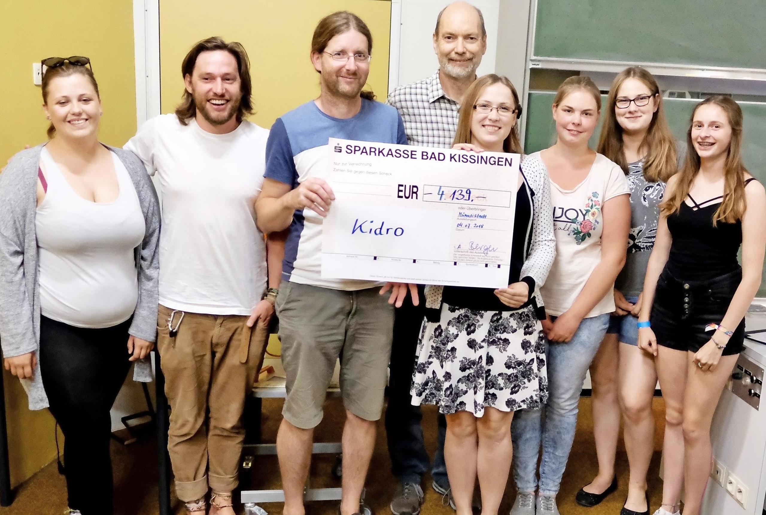 Die gute Tat am BBZ brachte einen Scheck für Kidro e.V.