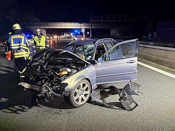 Kreis Nürnberger Land: Frau bei Unfall mit Lkw verletzt - A9 stundenlang gesperrt