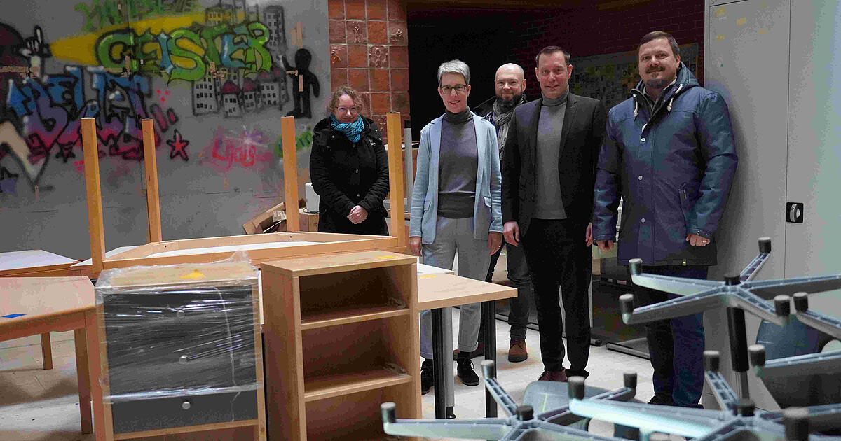 Altdorf bei Nürnberg: Möbel und PCs an ukrainische Partnerstadt gespendet - "für Gemeindearbeit"