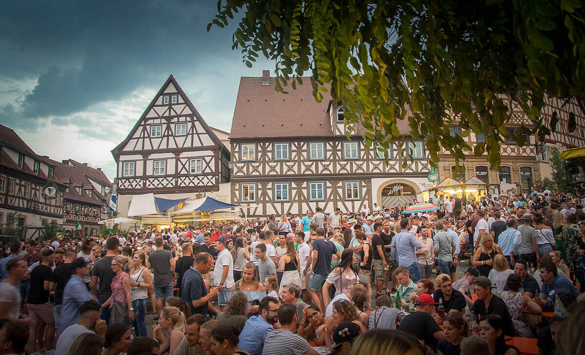Weinfest in Zeil am Main 2023: "kleine Neuheiten und tolle Stimmung an ...