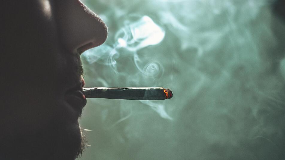 Alkohol oder Cannabis: Welches Rauschmittel ist schädlicher für den Körper?