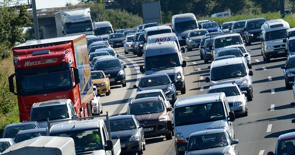 Mega-Stau auf der A3 nach Unfall: Autofahrer schlafen reihenweise am Steuer ein