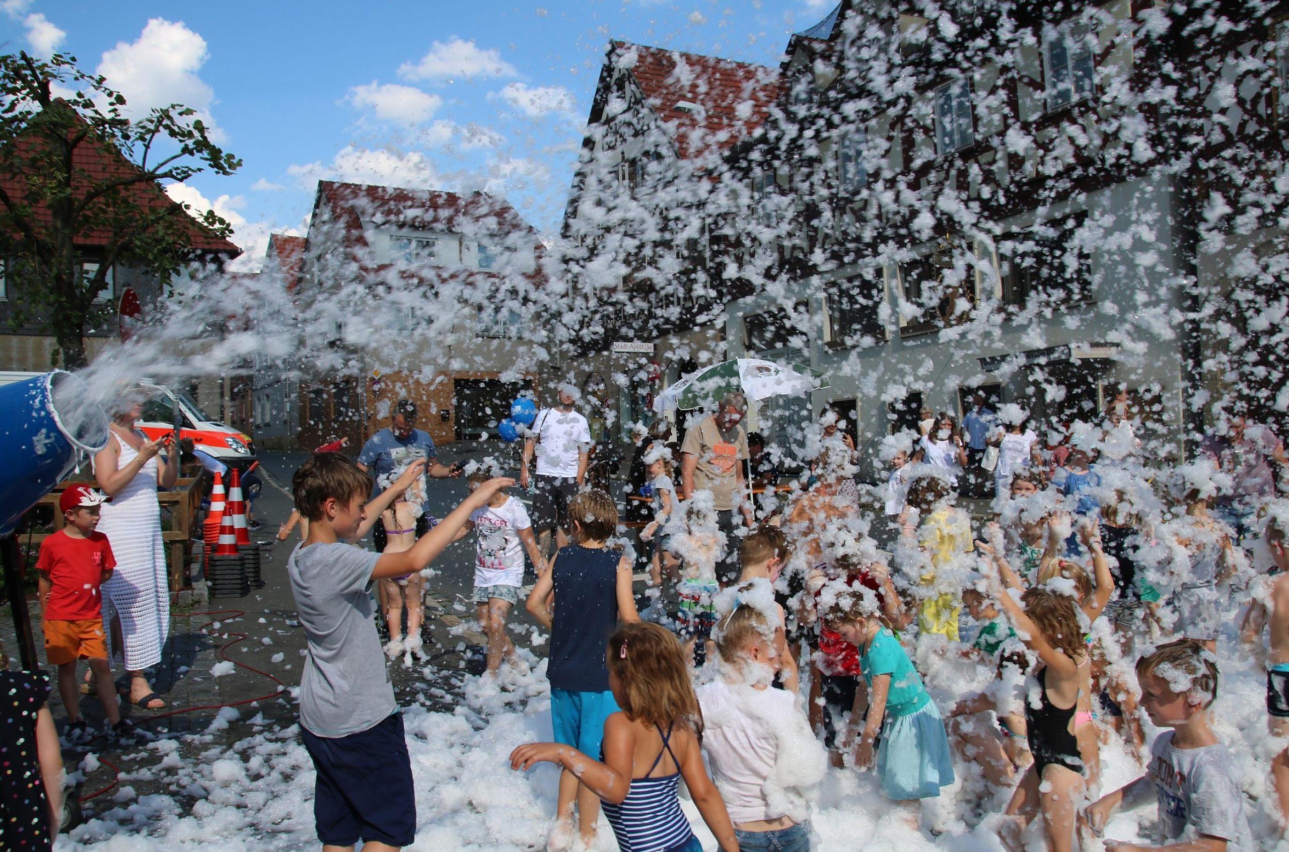 Schaumparty machte Kinder glücklich