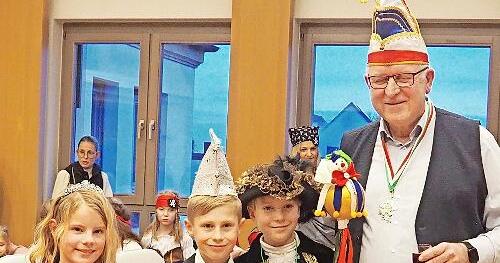 Kinderprinzenpaar stürmt das Rathaus