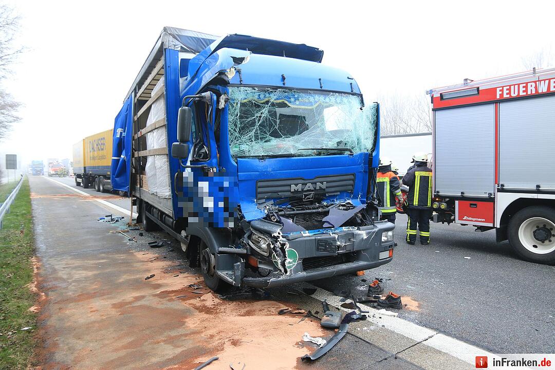 Unfall mit drei Lkw auf A3 bei Höchstadt - Bildergalerie