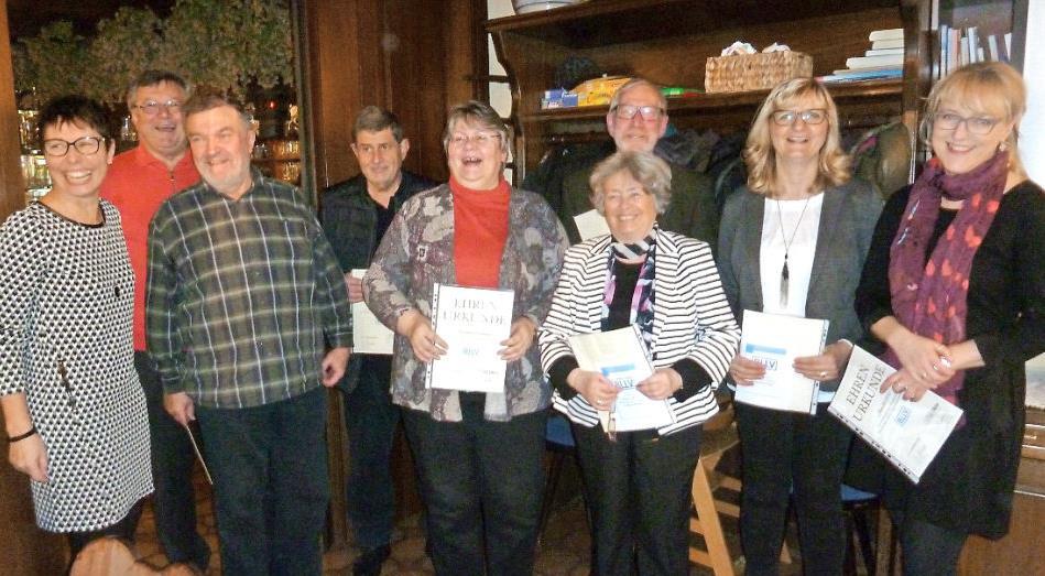 Bewährter Vorstand ehrt treue Mitglieder